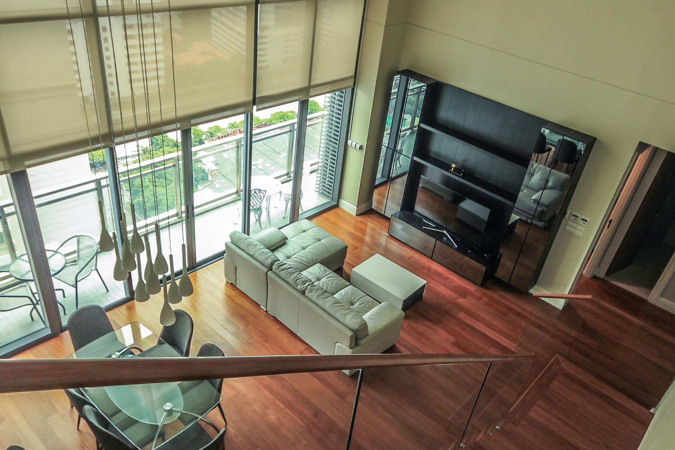 3 Bedrooms 3 Bathrooms Phrom Phong Bright Condo for Rent