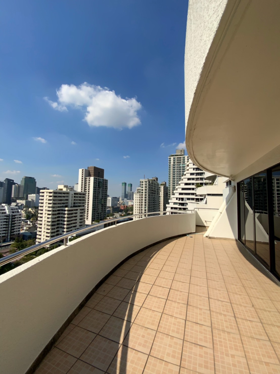 Condo for Sale on Sukhumvit Soi 39