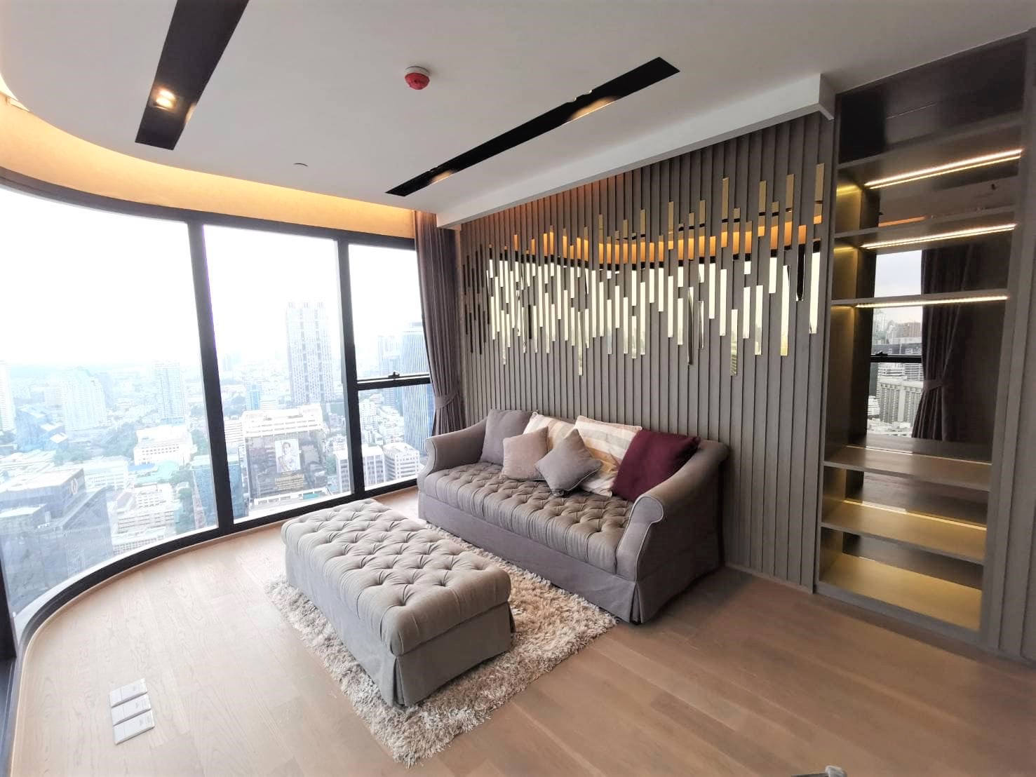 Condo for rent corner room near MRT Samyan