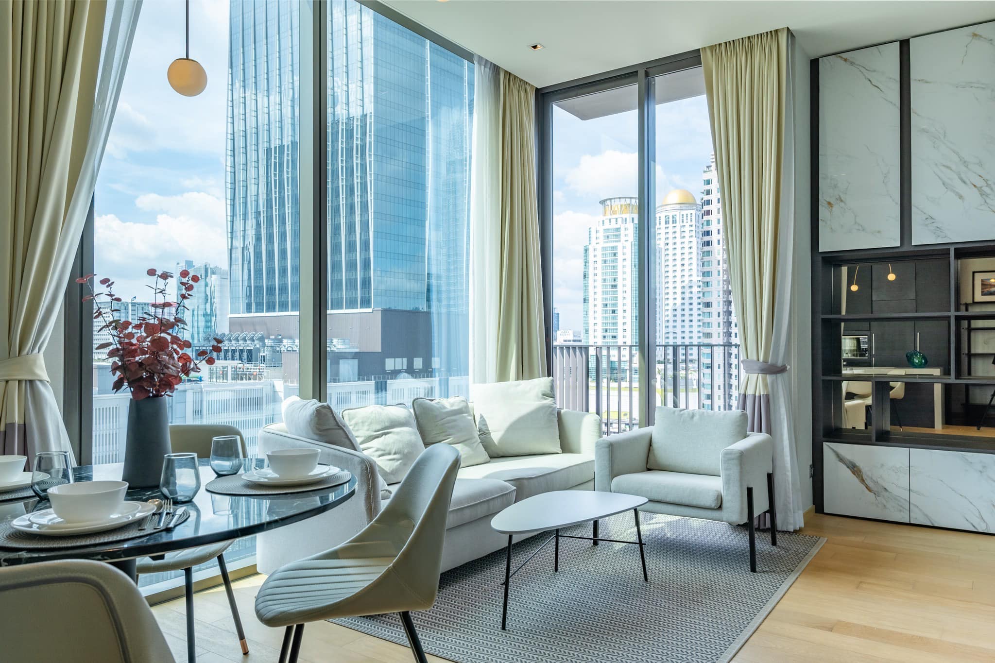 Condo for rent at the heart of the CBD